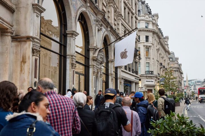 The queues for iPhone 16 track emerging economic realities – Apple Must