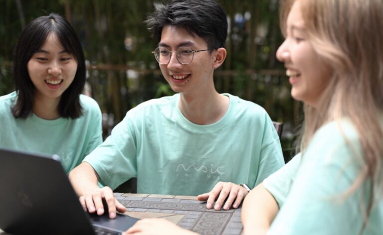 Apple donates $4 million to foster app developers in China – Apple Must